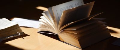 35+ Rhetorische Stilmittel: Liste mit Wirkung, Funktion & Beispielen + PDF